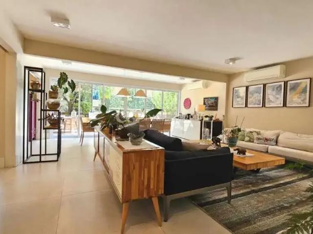 Casa / Sobrado para Venda em Santana de Parnaíba/SP Alphaville 4 Quartos