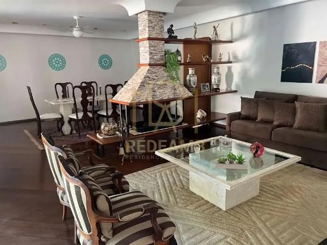 Casa / Sobrado para Venda em Santana de Parnaíba/SP Alphaville 4 Quartos