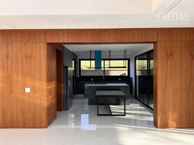 Casa / Sobrado para Venda em Santana de Parnaíba/SP Alphaville 4 Quartos