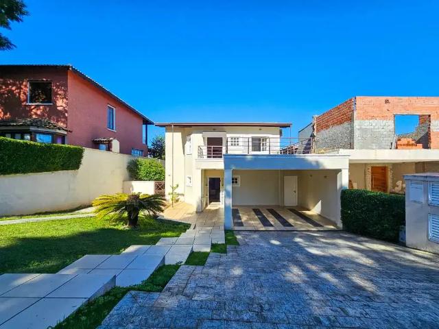 Casa / Sobrado para Venda em Santana de Parnaíba/SP Alphaville 4 Quartos