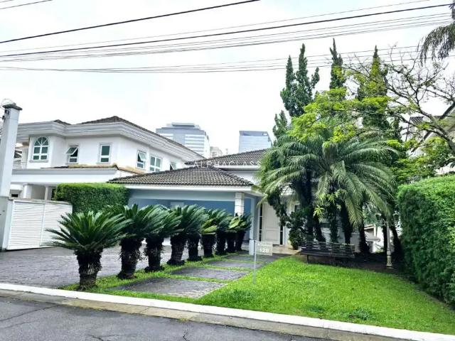 Casa / Sobrado para Venda em Santana de Parnaíba/SP Alphaville 4 Quartos