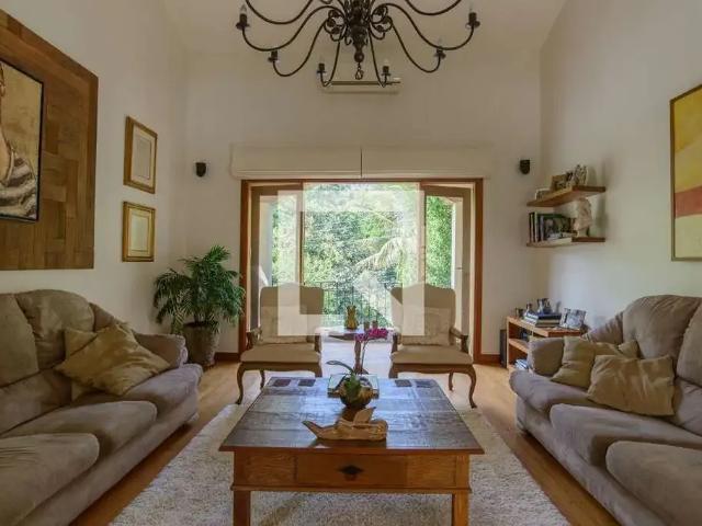 Casa / Sobrado para Venda em Santana de Parnaíba/SP Alphaville 4 Quartos
