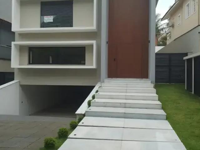 Casa / Sobrado para Venda em Santana de Parnaíba/SP Alphaville 4 Quartos