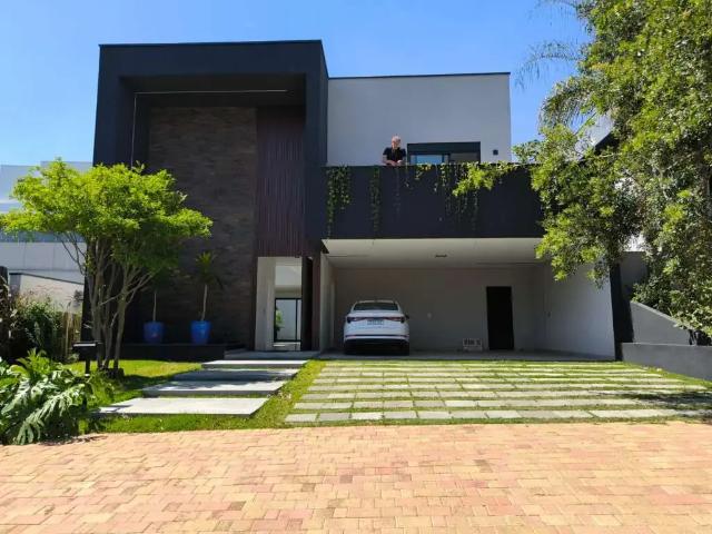Casa / Sobrado para Venda em Santana de Parnaíba/SP Alphaville 4 Quartos