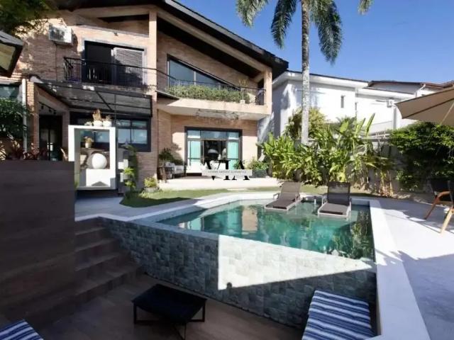 Casa / Sobrado para Venda em Santana de Parnaíba/SP Alphaville 4 Quartos