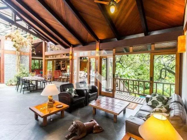 Casa / Sobrado para Venda em Santana de Parnaíba/SP Alphaville 5 Quartos