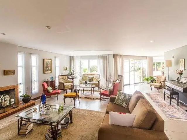 Casa / Sobrado para Venda em Santana de Parnaíba/SP Alphaville 5 Quartos