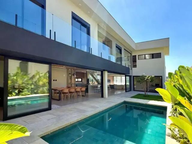 Casa / Sobrado para Venda em Santana de Parnaíba/SP Alphaville 5 Quartos