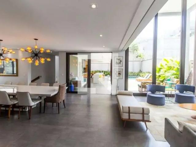 Casa / Sobrado para Venda em Santana de Parnaíba/SP Alphaville 5 Quartos