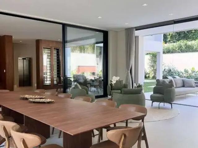 Casa / Sobrado para Venda em Santana de Parnaíba/SP Alphaville 5 Quartos