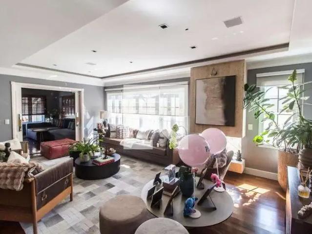 Casa / Sobrado para Venda em Santana de Parnaíba/SP Alphaville 5 Quartos