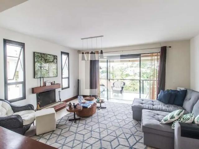 Casa / Sobrado para Venda em Santana de Parnaíba/SP Alphaville 5 Quartos