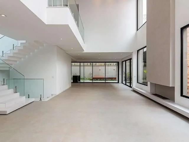 Casa / Sobrado para Venda em Santana de Parnaíba/SP Alphaville 5 Quartos