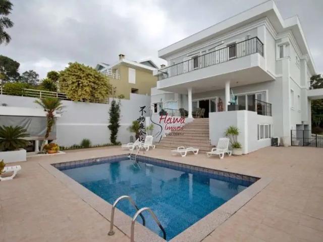 Casa / Sobrado para Venda em Santana de Parnaíba/SP Alphaville 6 Quartos