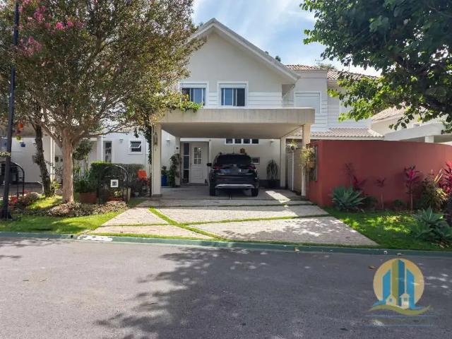Casa / Sobrado para Venda em Santana de Parnaíba/SP Alphaville 2 Quartos