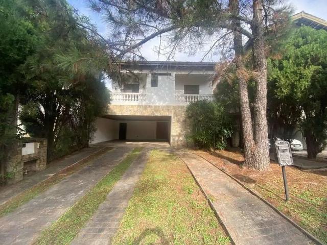 Casa / Sobrado para Venda em Santana de Parnaíba/SP Alphaville 2 Quartos