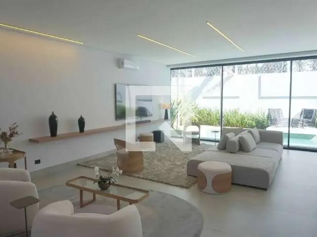 Casa / Sobrado para Venda em Santana de Parnaíba/SP Alphaville 2 Quartos
