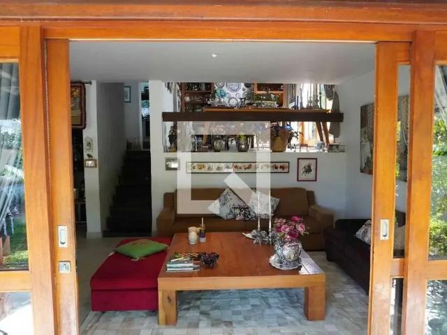 Casa / Sobrado para Venda em Santana de Parnaíba/SP Alphaville 2 Quartos
