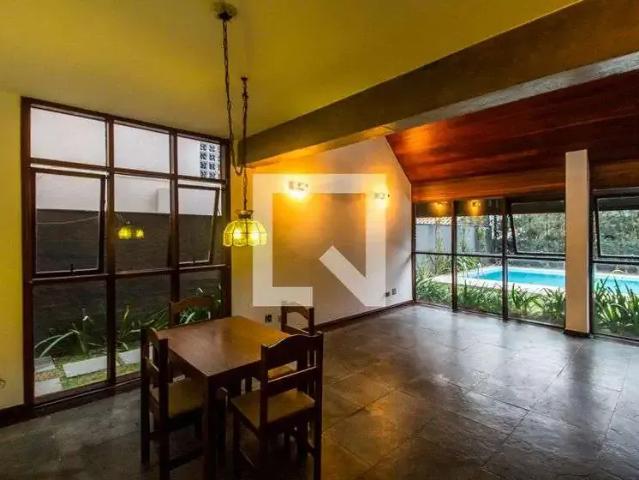 Casa / Sobrado para Venda em Santana de Parnaíba/SP Alphaville 3 Quartos