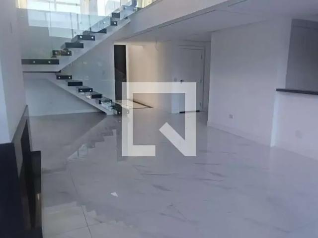 Casa / Sobrado para Venda em Santana de Parnaíba/SP Alphaville 3 Quartos