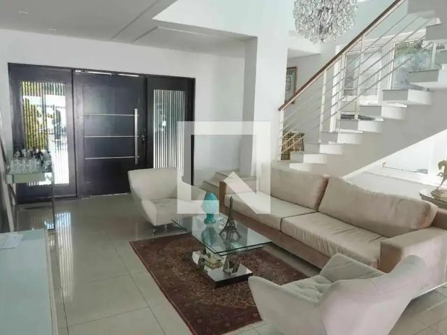 Casa / Sobrado para Venda em Santana de Parnaíba/SP Alphaville 3 Quartos