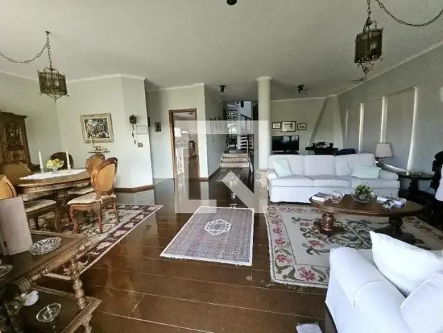 Casa / Sobrado para Venda em Santana de Parnaíba/SP Alphaville 3 Quartos