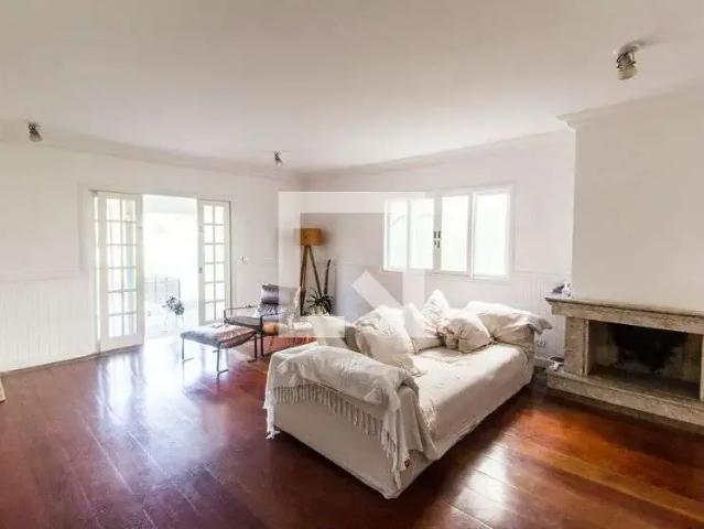 Casa / Sobrado para Venda em Santana de Parnaíba/SP Alphaville 3 Quartos