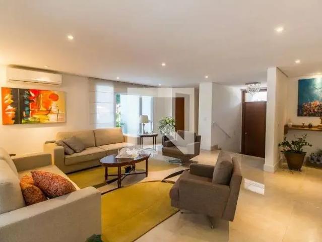 Casa / Sobrado para Venda em Santana de Parnaíba/SP Alphaville 3 Quartos
