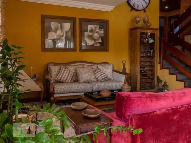 Casa / Sobrado para Venda em Santana de Parnaíba/SP Alphaville 3 Quartos