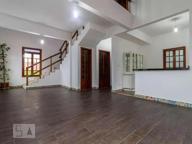 Casa / Sobrado para Venda em Santana de Parnaíba/SP Alphaville 3 Quartos