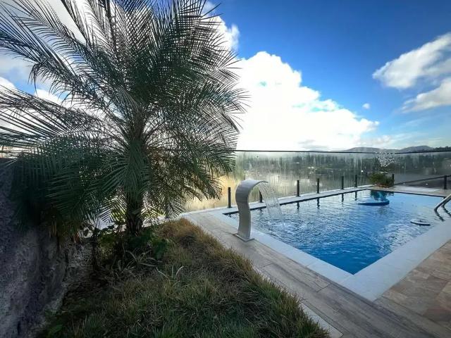 Casa / Sobrado para Venda em Santana de Parnaíba/SP Suru 3 Quartos