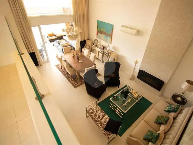 Casa / Sobrado para Venda em Santana de Parnaíba/SP Tamboré 4 Quartos