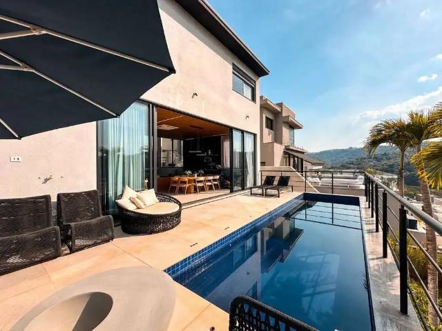 Casa / Sobrado para Venda em Santana de Parnaíba/SP Tamboré 4 Quartos
