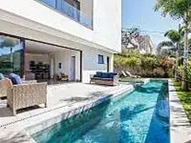Casa / Sobrado para Venda em Santana de Parnaíba/SP Tamboré 4 Quartos