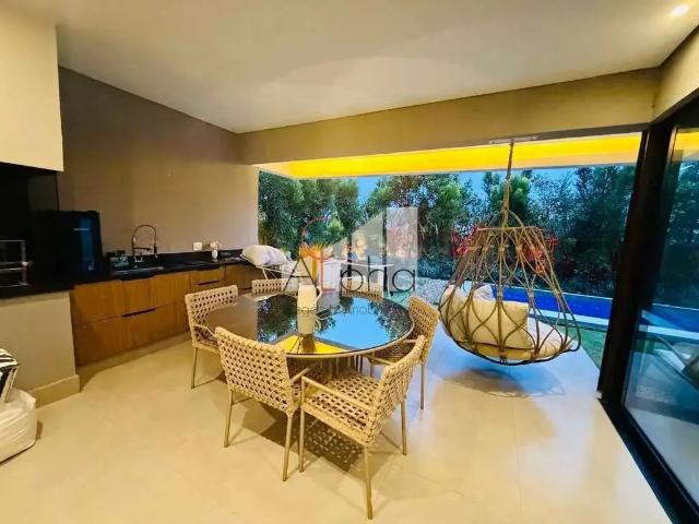Casa / Sobrado para Venda em Santana de Parnaíba/SP Tamboré 4 Quartos
