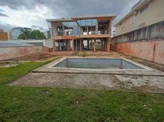 Casa / Sobrado para Venda em Santana de Parnaíba/SP Tamboré 4 Quartos