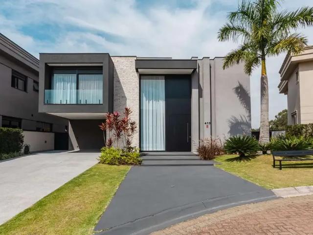 Casa / Sobrado para Venda em Santana de Parnaíba/SP Tamboré 4 Quartos