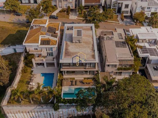 Casa / Sobrado para Venda em Santana de Parnaíba/SP Tamboré 4 Quartos