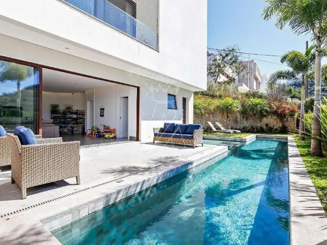 Casa / Sobrado para Venda em Santana de Parnaíba/SP Tamboré 4 Quartos