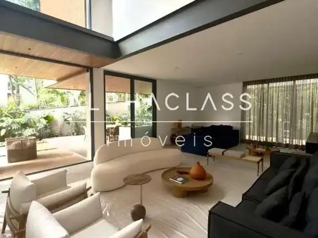 Casa / Sobrado para Venda em Santana de Parnaíba/SP Tamboré 4 Quartos