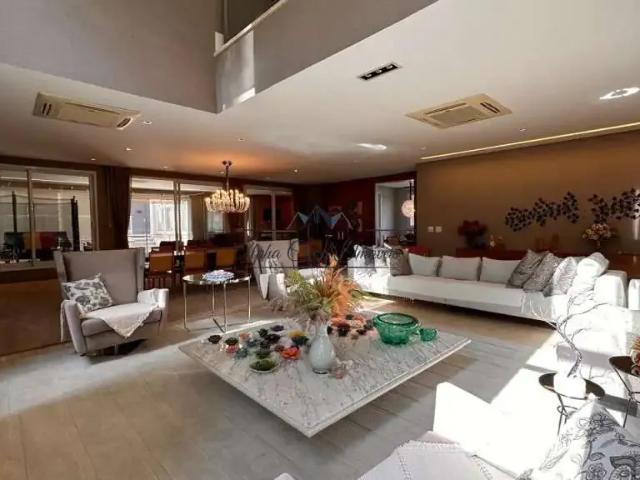 Casa / Sobrado para Venda em Santana de Parnaíba/SP Tamboré 4 Quartos