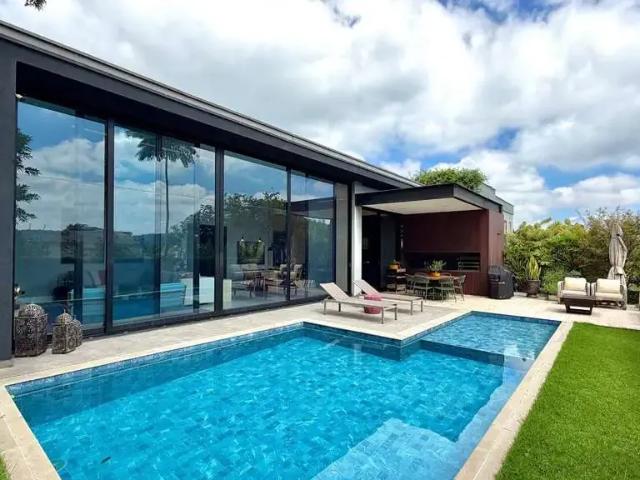 Casa / Sobrado para Venda em Santana de Parnaíba/SP Tamboré 4 Quartos