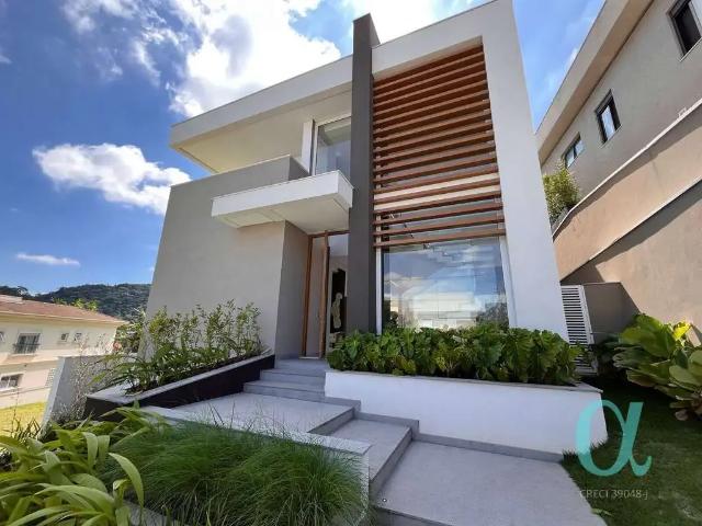 Casa / Sobrado para Venda em Santana de Parnaíba/SP Tamboré 4 Quartos