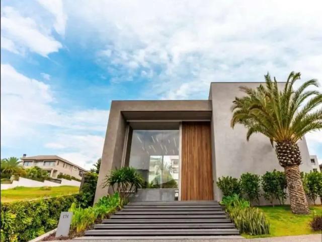 Casa / Sobrado para Venda em Santana de Parnaíba/SP Tamboré 4 Quartos