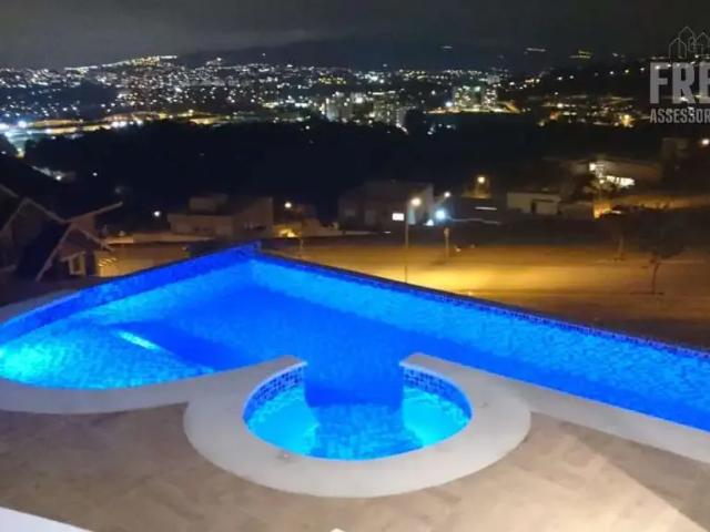 Casa / Sobrado para Venda em Santana de Parnaíba/SP Tamboré 4 Quartos
