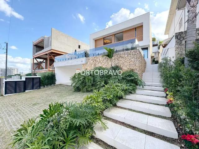 Casa / Sobrado para Venda em Santana de Parnaíba/SP Tamboré 4 Quartos