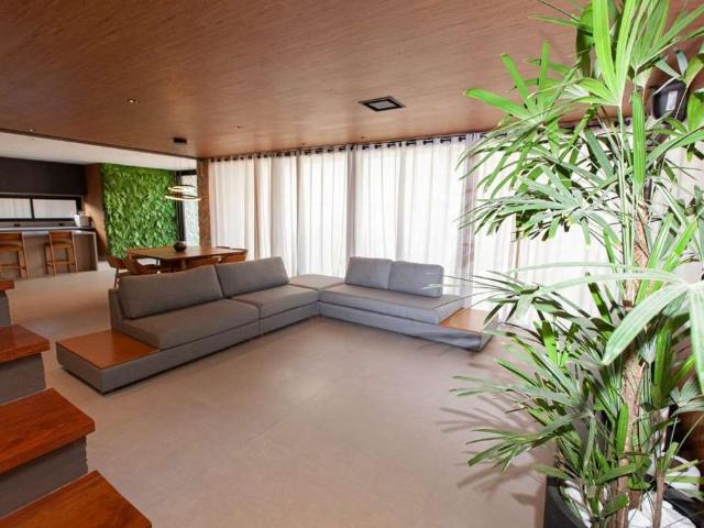 Casa / Sobrado para Venda em Santana de Parnaíba/SP Tamboré 4 Quartos