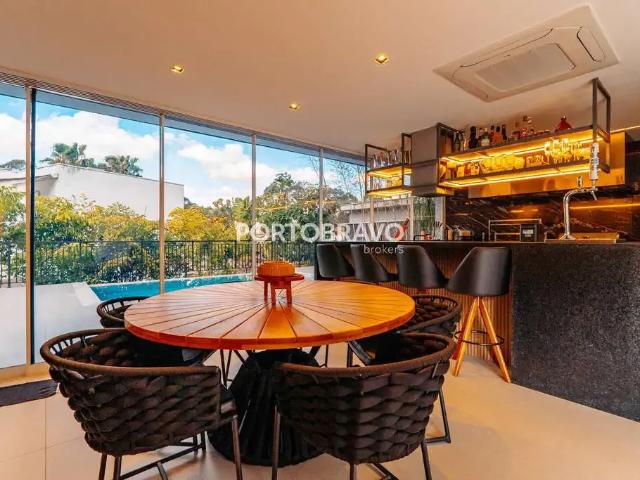 Casa / Sobrado para Venda em Santana de Parnaíba/SP Tamboré 4 Quartos