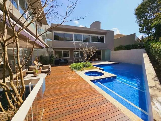 Casa / Sobrado para Venda em Santana de Parnaíba/SP Tamboré 4 Quartos