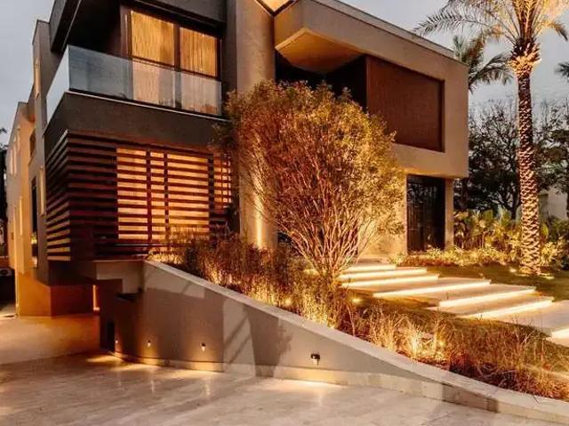 Casa / Sobrado para Venda em Santana de Parnaíba/SP Tamboré 5 Quartos